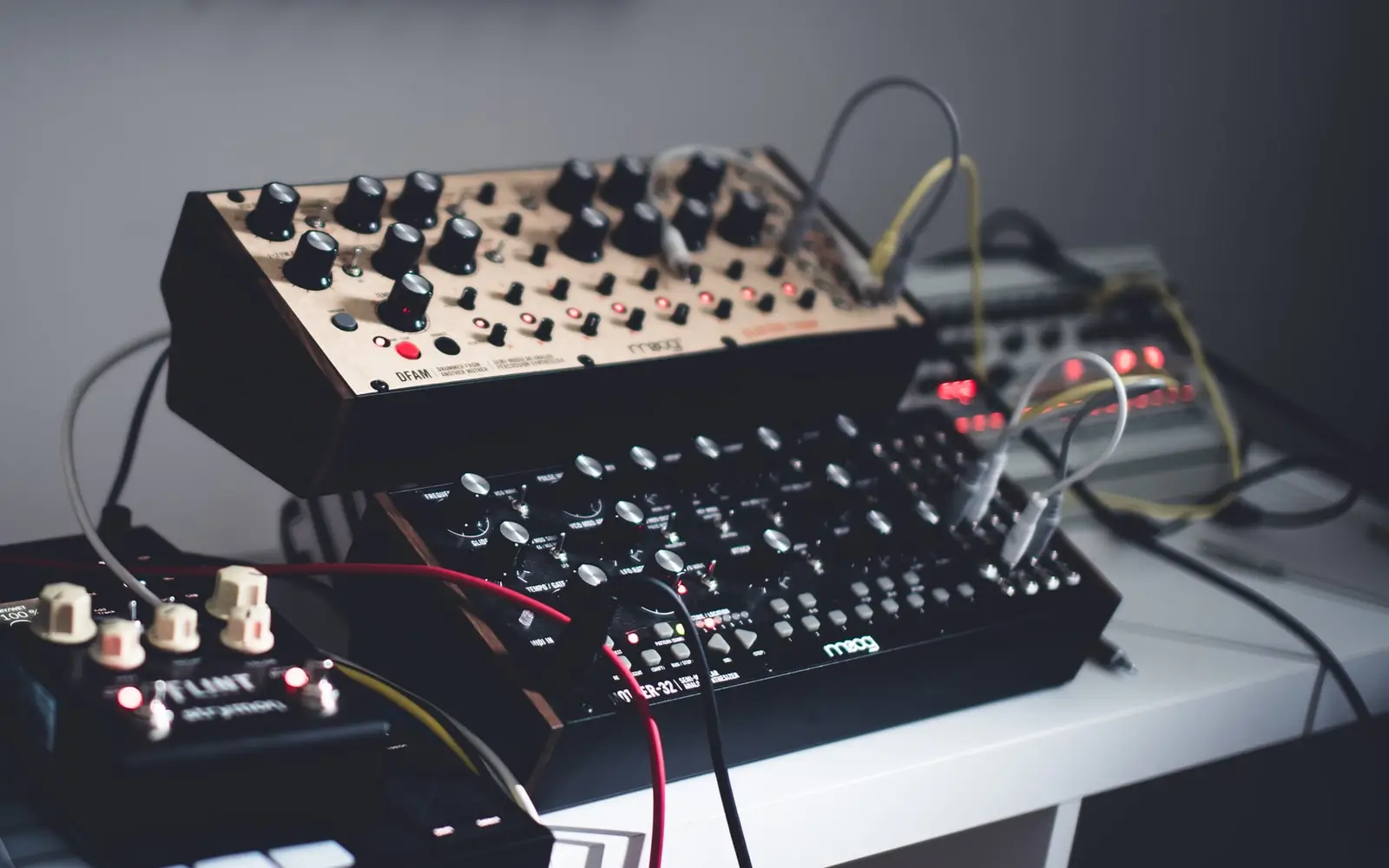 A Brief History Of Synthesizers - Hi5Electronics